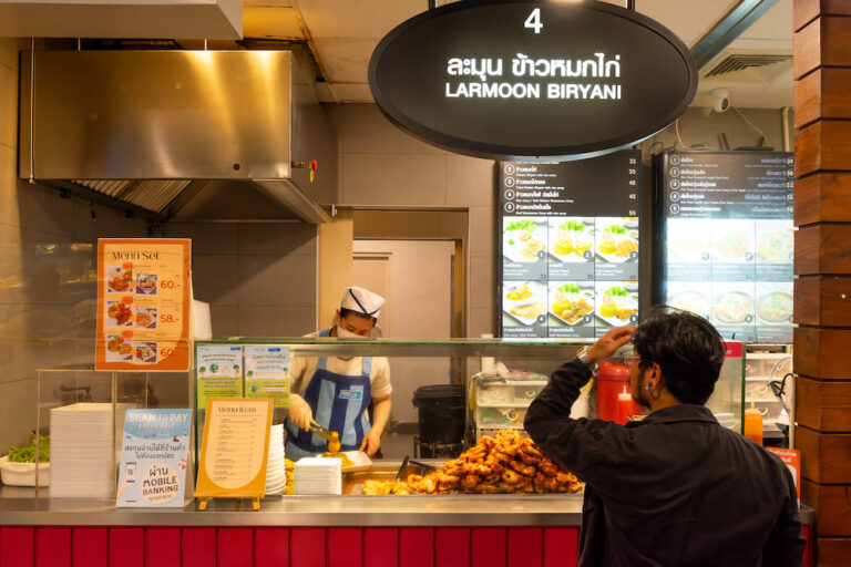 ターミナル21フードコートのおすすめメニュー 45バーツでボリュームたっぷり、コスパ抜群のカオモックマッサマンガイ | タイ一択